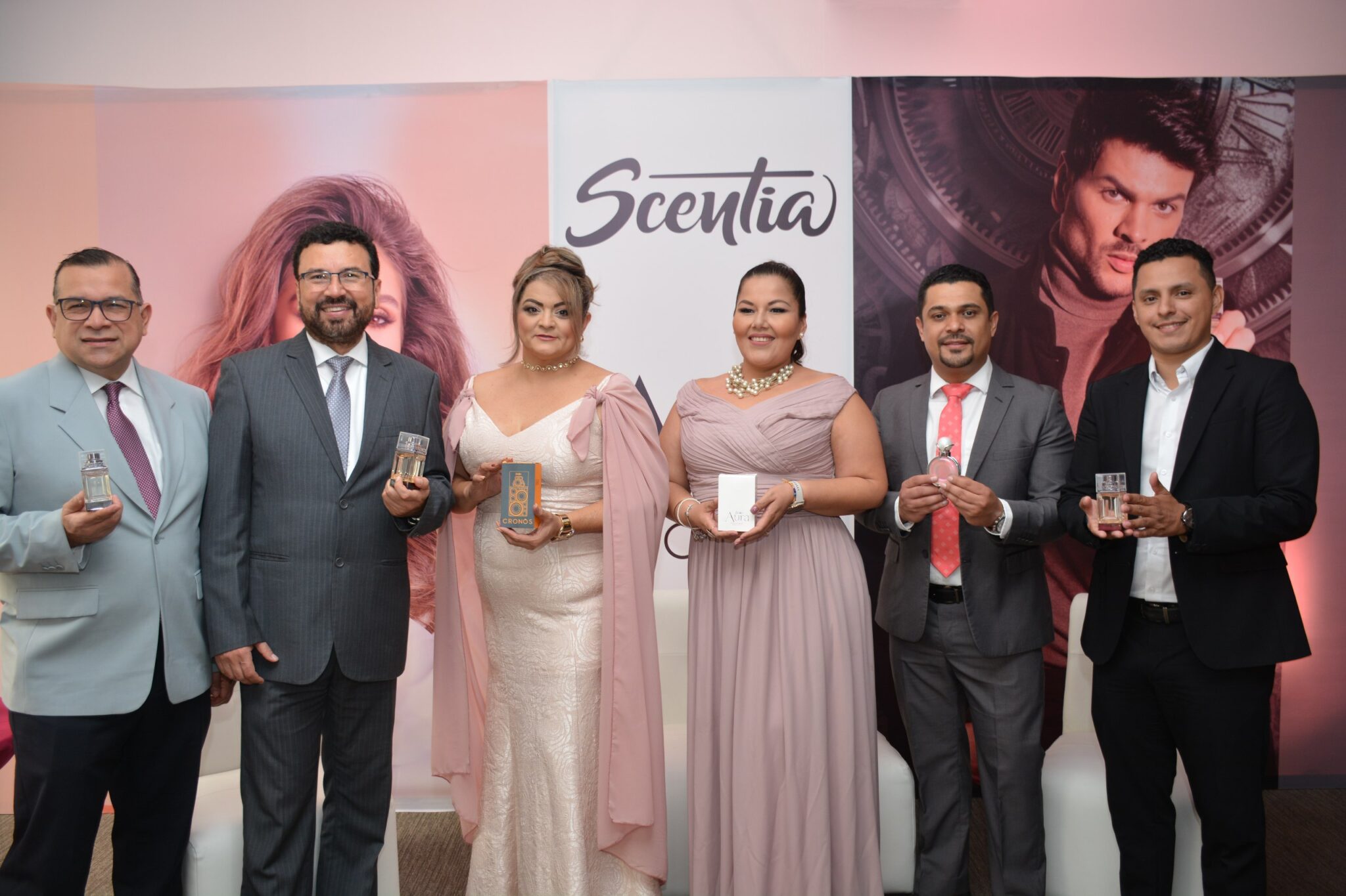 Descubre el lujo y la exclusividad de Aura y Cronos de Scentia ...