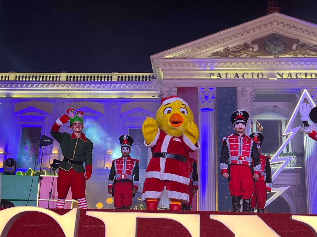 POLLO CAMPESTRE ENCIENDE El ÁRBOL